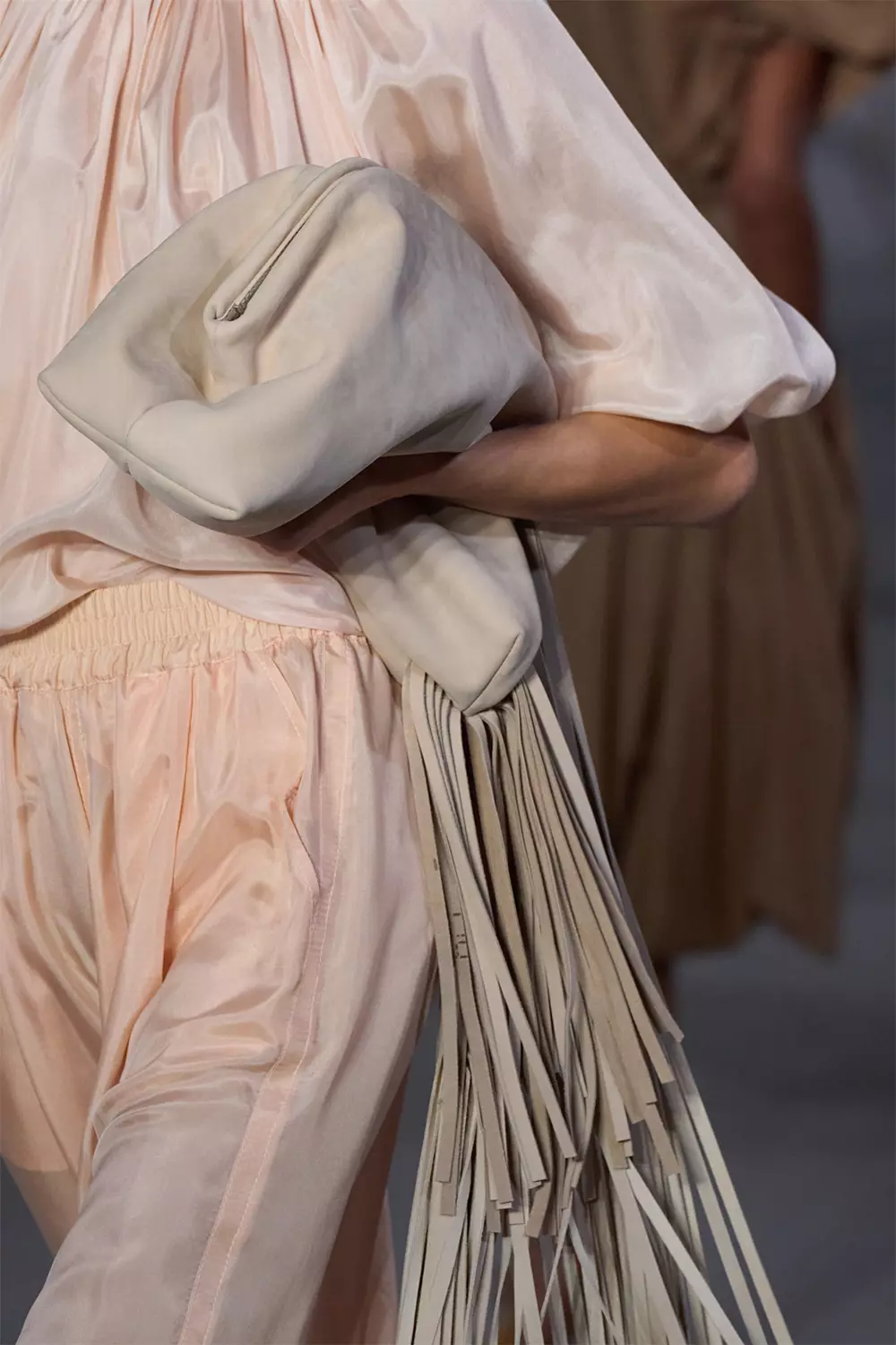 Spring%E2%80%99s Bag Trends Are for the On-The-Go Dresser