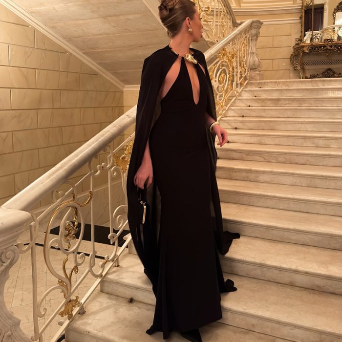 When Making an Entrance, Nothing Beats a Cape Dress—And It's Not Even Close When Making an Entrance, Nothing Beats a Cape Dress—And It's Not Even Close