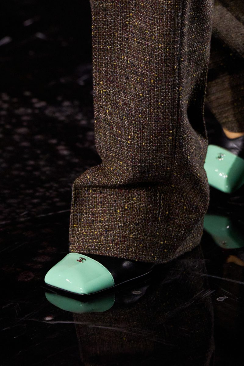 Chanel S26 black and mint green patent leather square-toe shoes paired with brown tweed wide-leg pants
