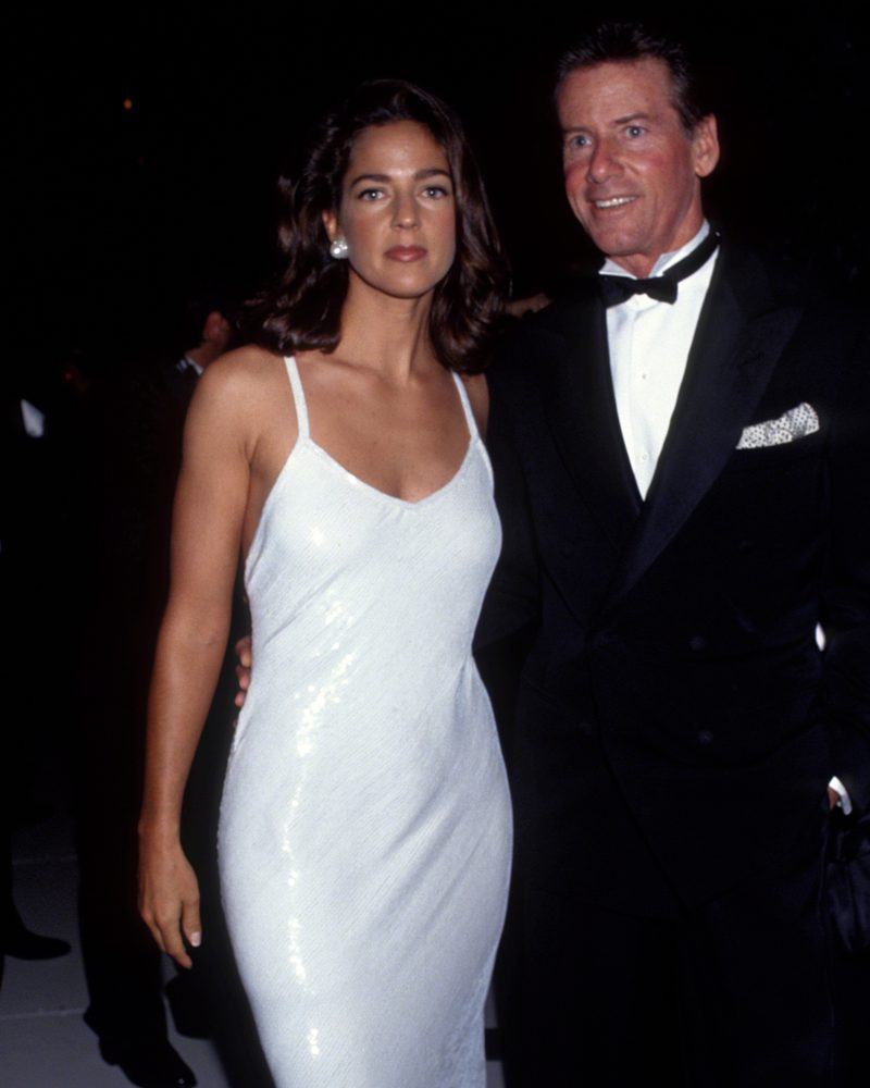 Kelly Klein Is the Blueprint of %E2%80%9890s Minimalism%E2%80%94Here%E2%80%99s How to Recreate Her Iconic Outfits Today