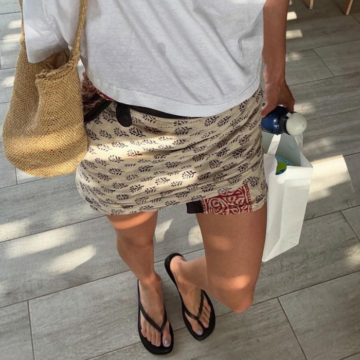 The Minimalist Thong Sandals Fashion Insiders Can’t Stop Wearing Right Now