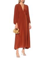 Cream of the Crop_0000_5d THE ROW Ascot Two silk-satin clutch