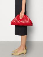 Lady in Red_0015_6c BV The Pouch