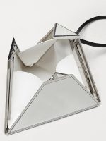 Nouveau Noir_0001_5b BV PYRAMID BAG